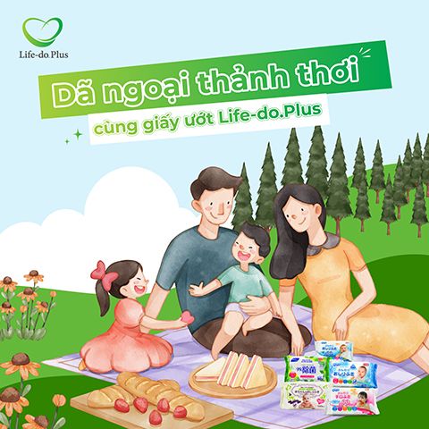 Bé đi dã ngoại cùng cả gia đình thật vui với giấy ướt Life-do.Plus
