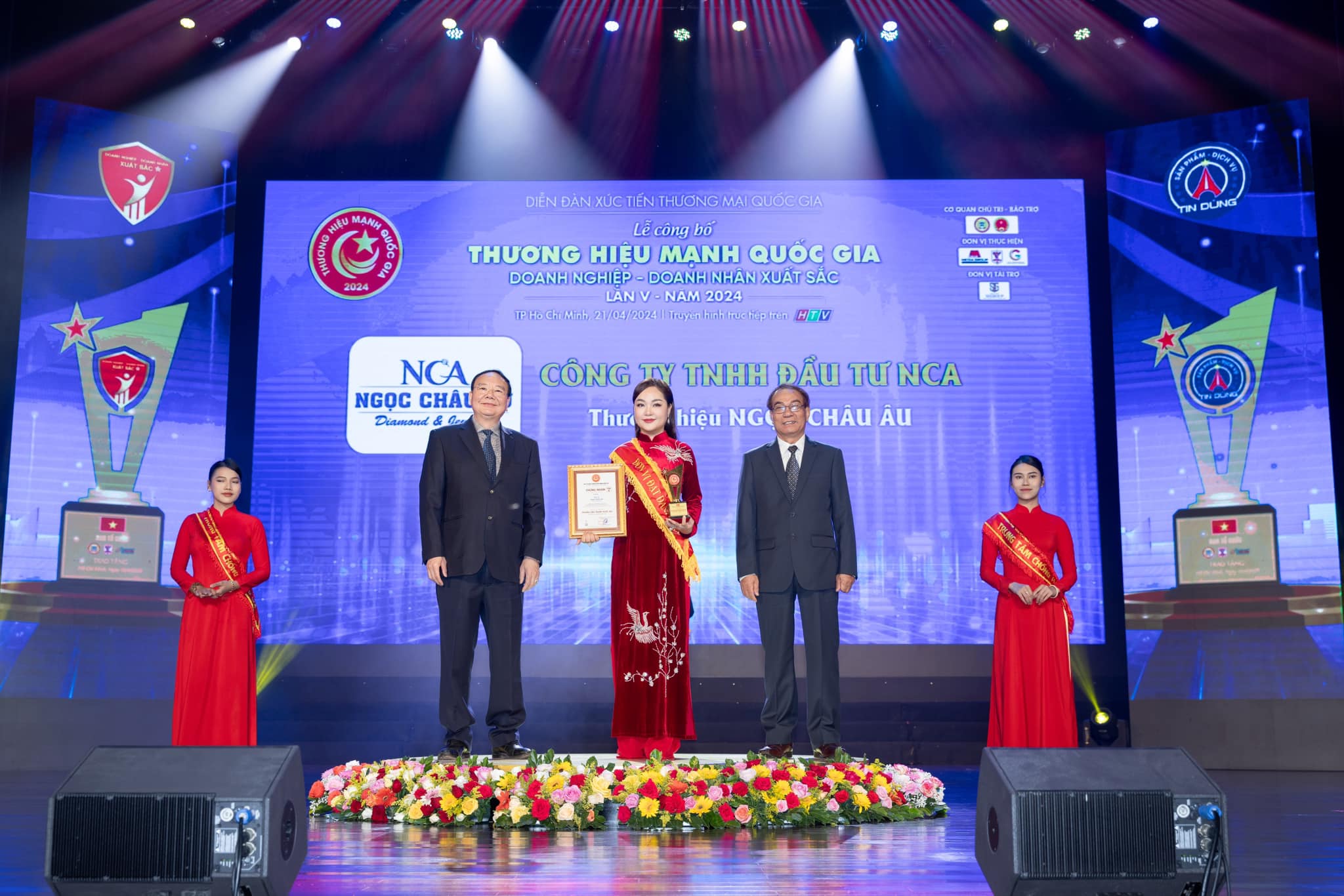 Hoa hậu Hoàng Thanh Nga vinh dự nhận giải thưởng Top 10 Thương hiệu mạ – Kim Cương Ngọc Châu Âu