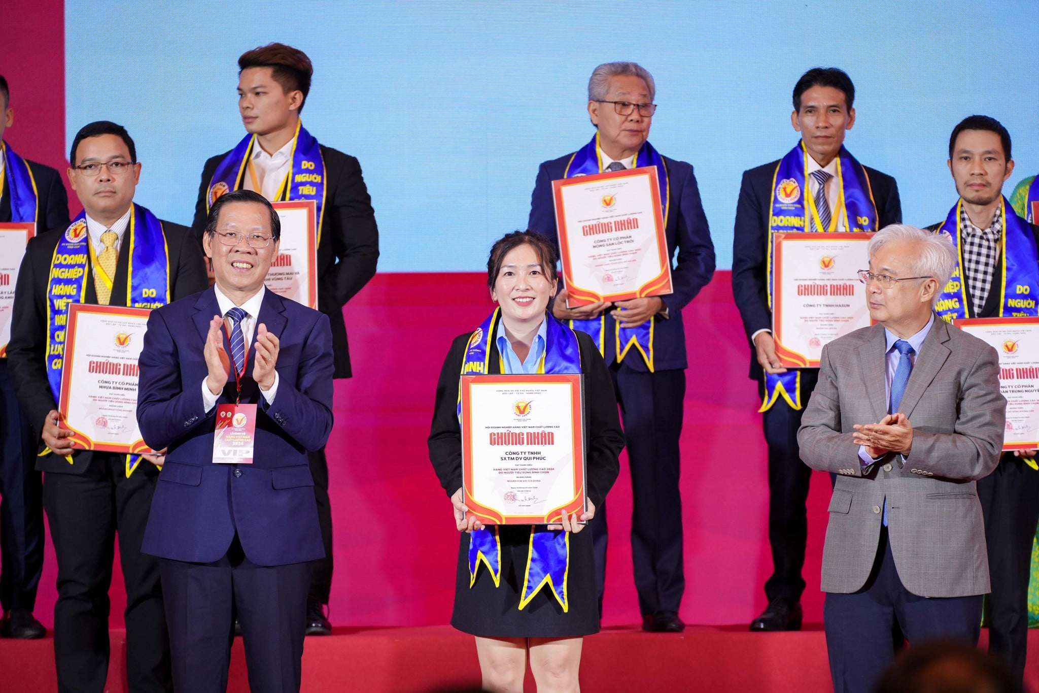 Qui Phúc tự hào 11 năm liền đạt HVNCLC do người tiêu dùng bình chọn