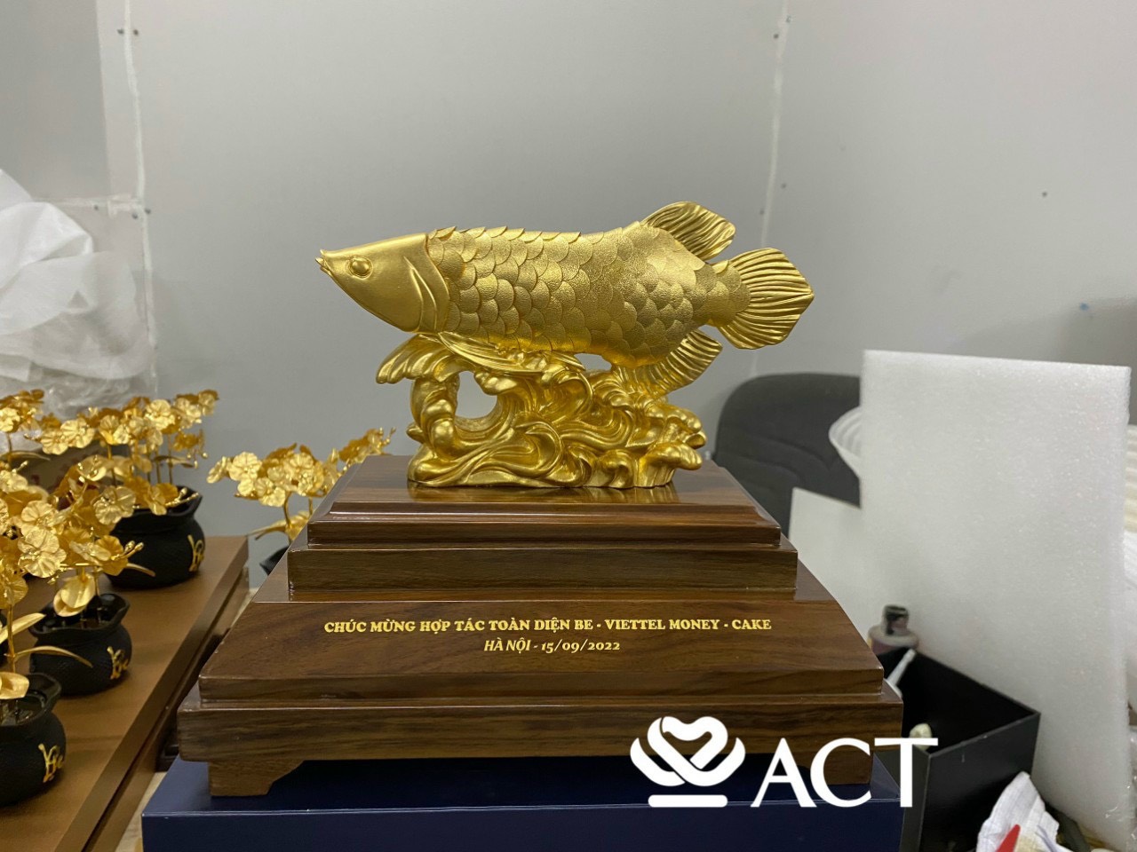 Mua quà tân gia tặng bạn bè là gì? - ACT GOLD
