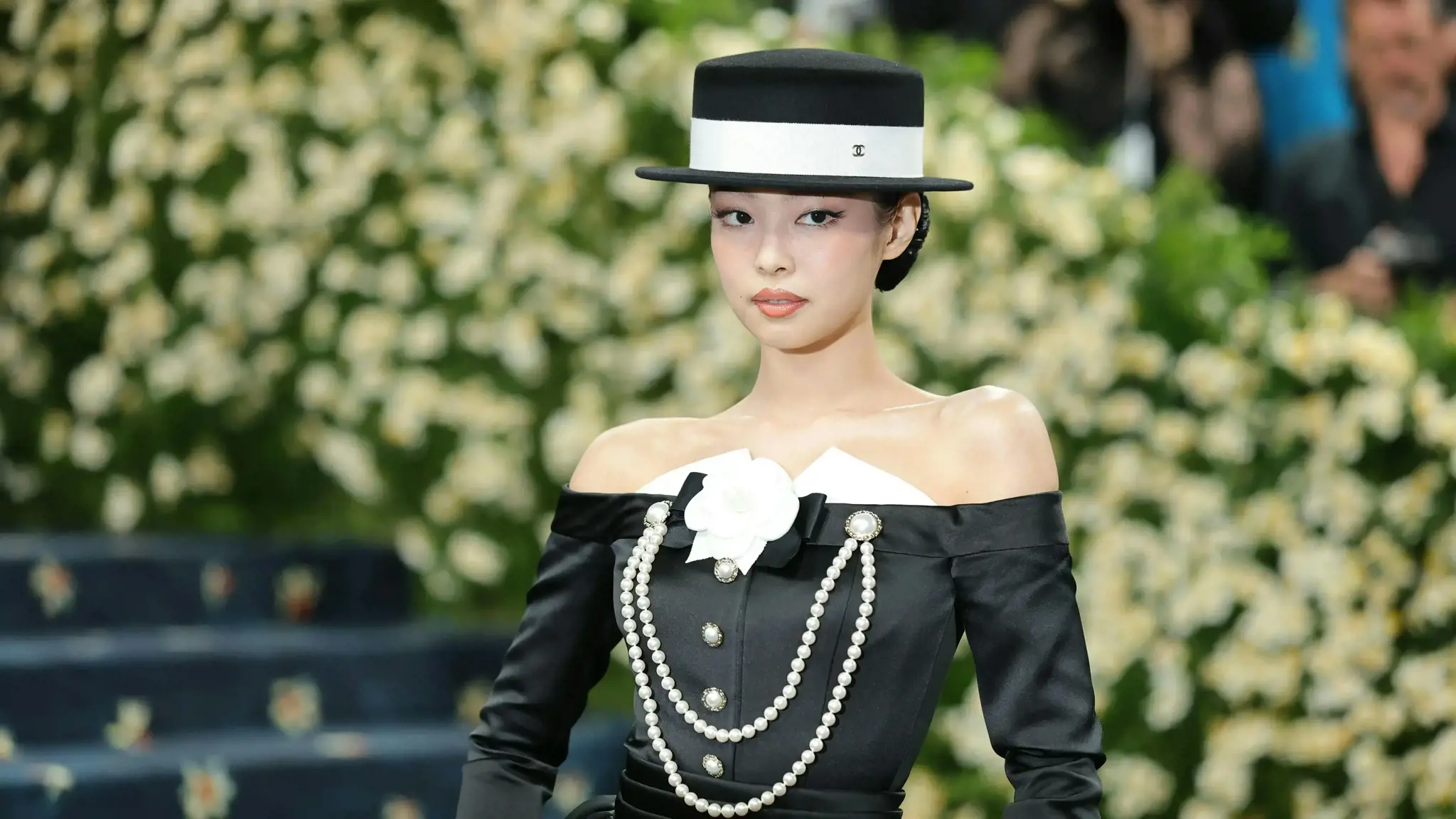 Bộ trang phục Chanel ấn tượng và độc đáo của Jennie tại Met Gala 2025 – LUXITY
