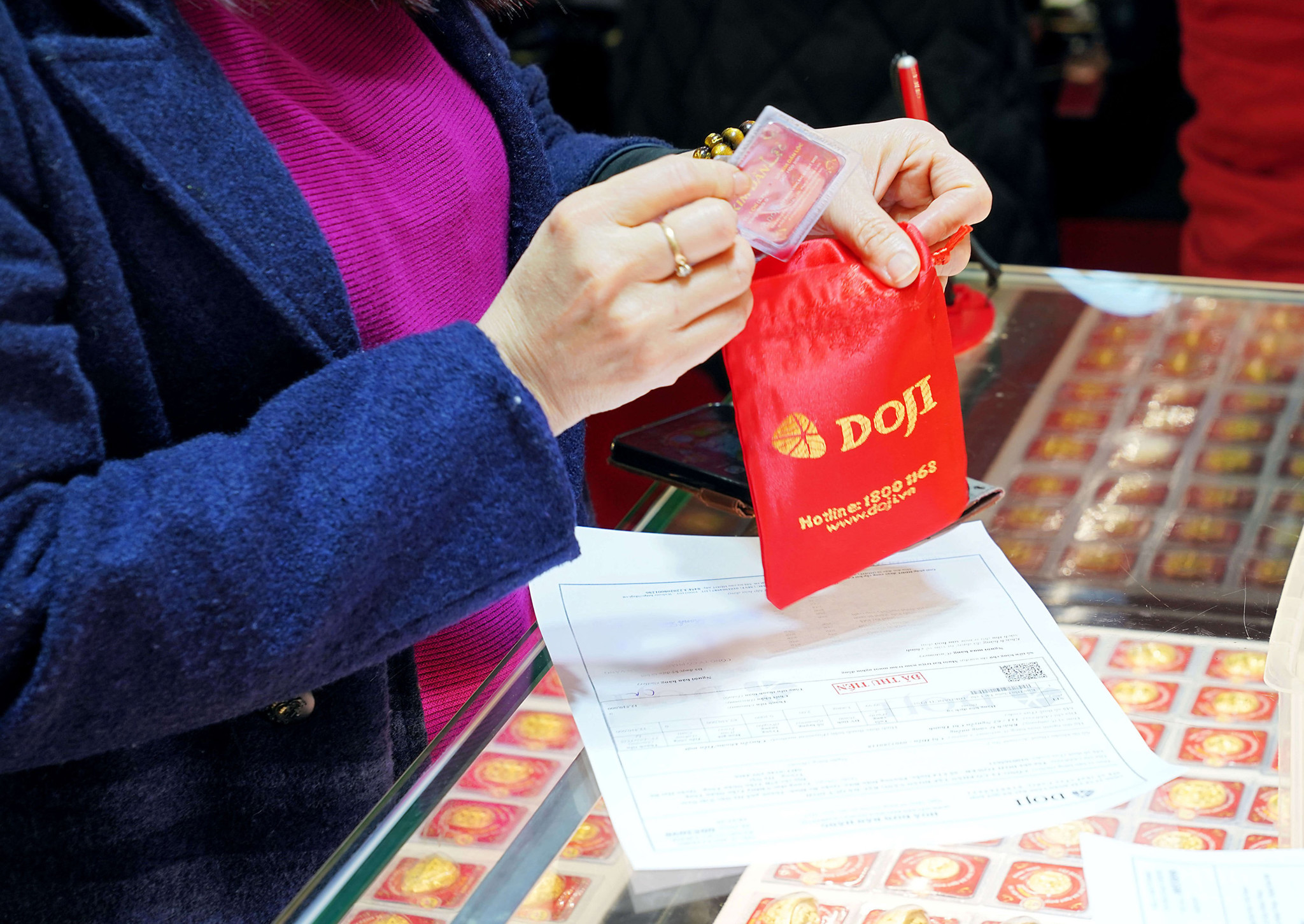 VÀNG ÉP VỈ HƯNG THỊNH VƯỢNG - LỰA CHỌN THÔNG MINH ĐỂ ĐẦU TƯ - TÍCH TR – DOJI Gold & Gems Group