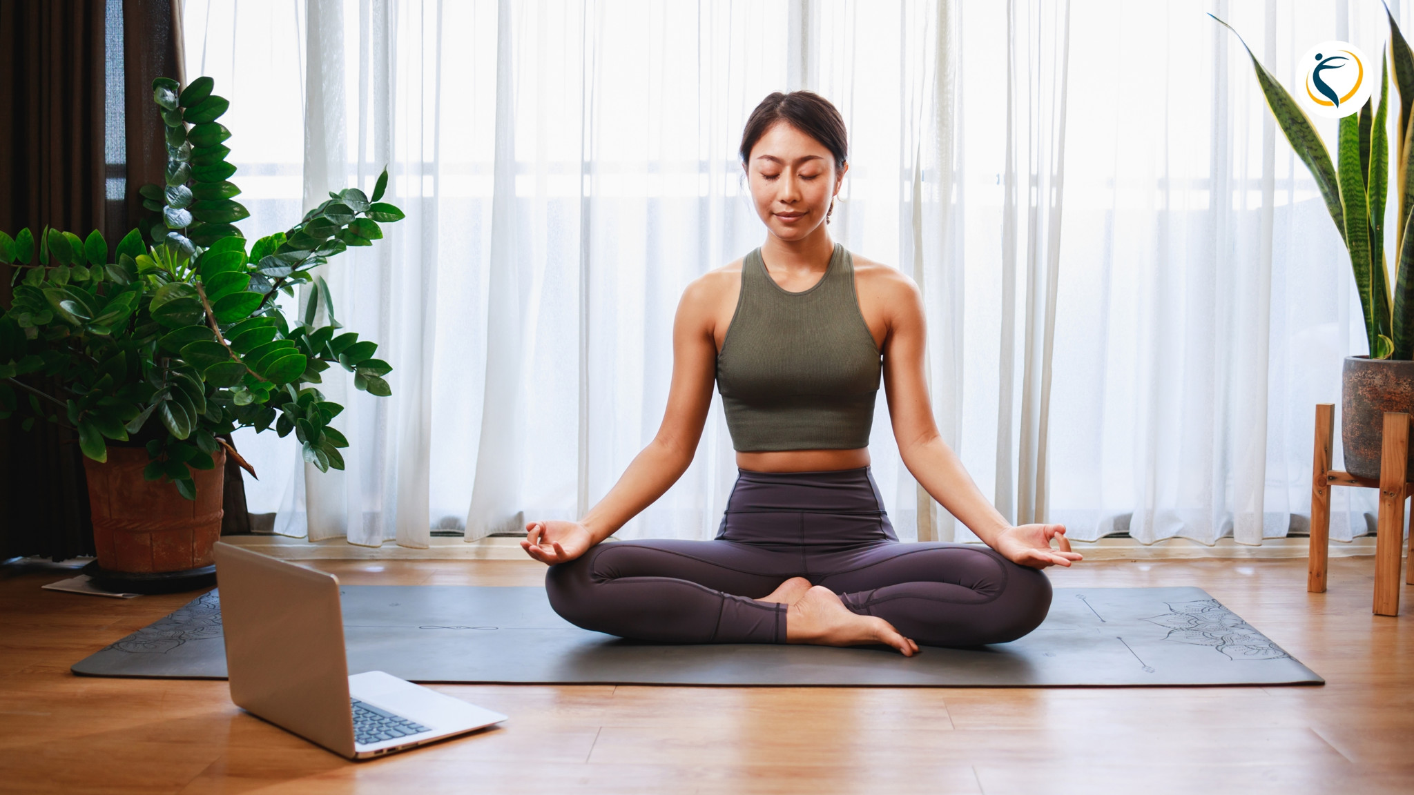 Bài tập yoga cho người mới bắt đầu: Làm sao để siết cơ bụng đúng cách? – Omi Yoga | Yoga Online