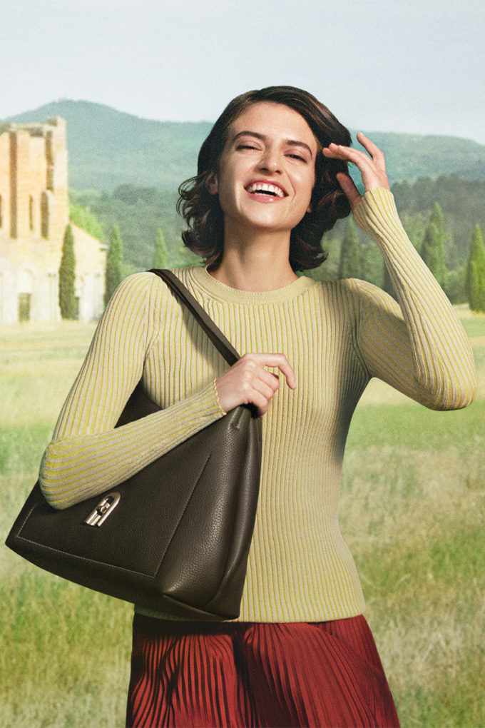 Chiếc túi từ bộ sưu tập Furla cruise 2022 – Kirei & Hansamu