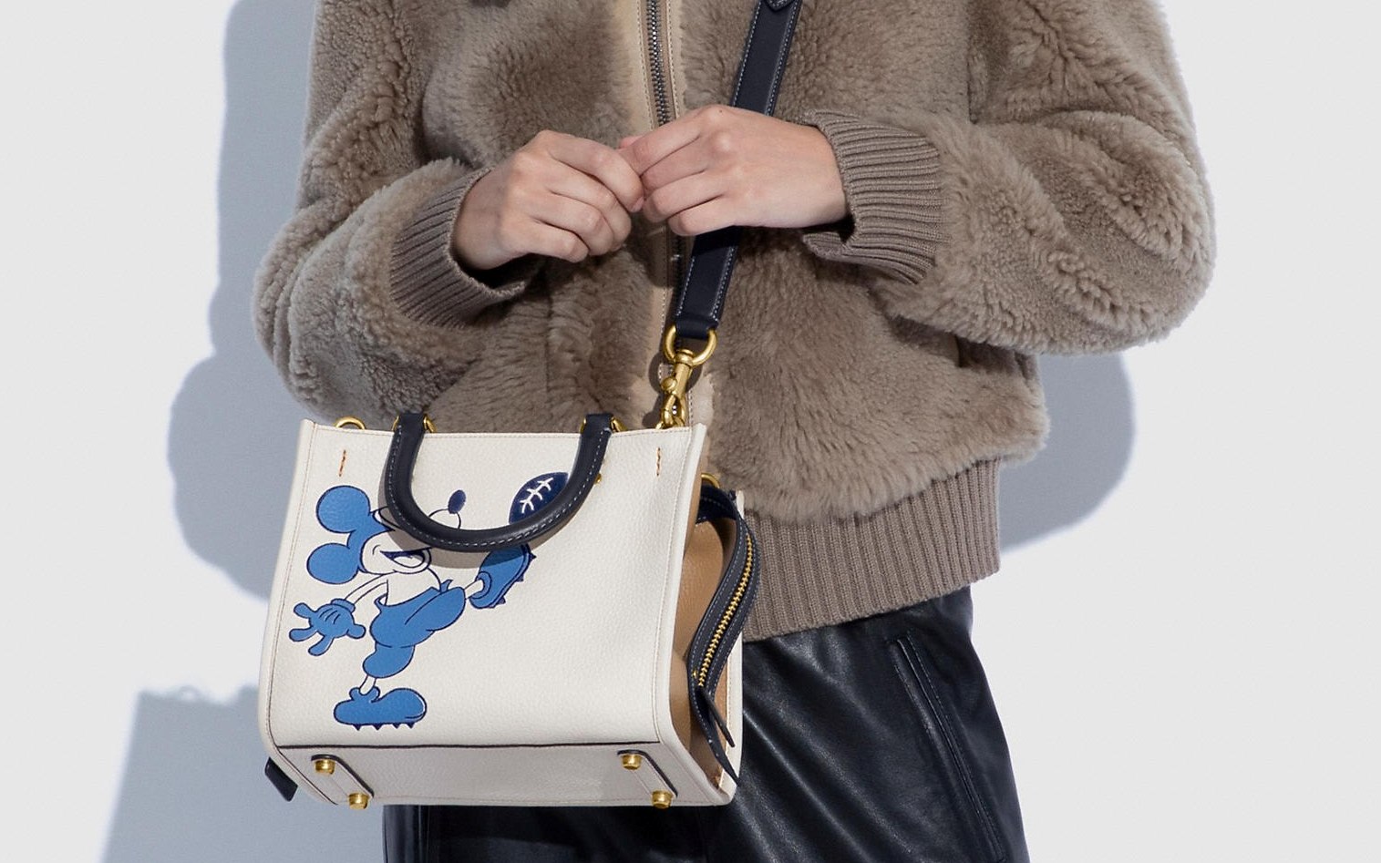 Túi Coach Disney Rogue 25 Chuột Mickey – Kirei & Hansamu