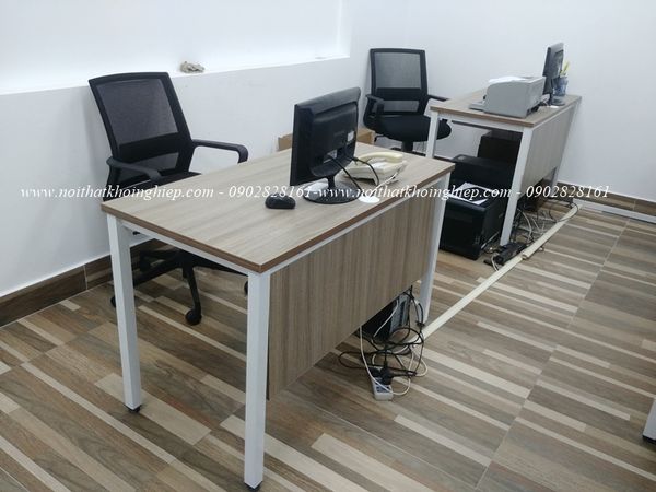 Bàn chân sắt cóvách ngăn vải tại Tân Bình