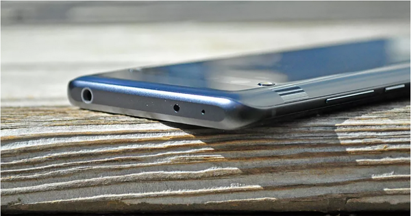 Smartphone được trang bị cổng hồng ngoại có gì thú vị?