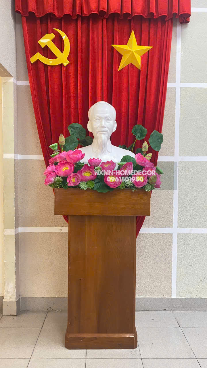 Hoa Sen Trang Trí Bục Tượng Bác Hồ – Vẻ Đẹp Trang Nghiêm– Nhà Xinh Mỗi ...