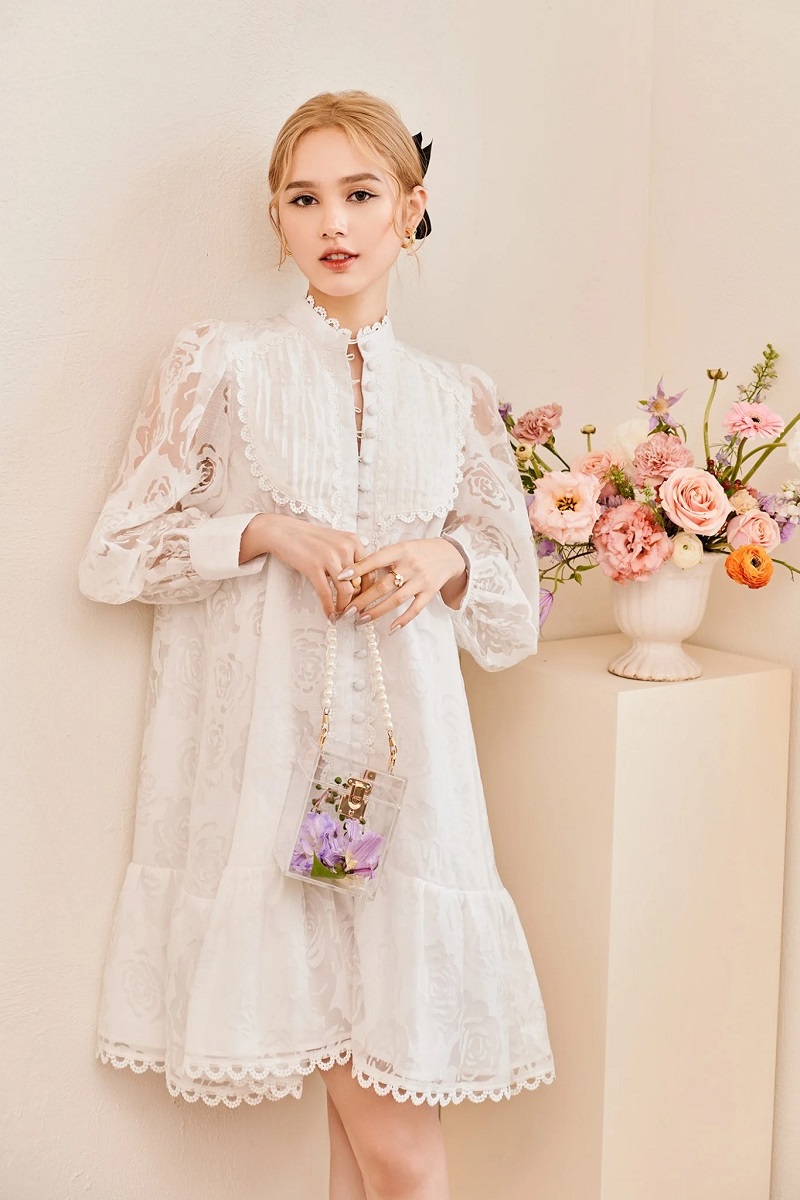 Mặc Đẹp Với Đầm Sheer Tại Nơi Công Sở Nàng Nào Cũng Thích