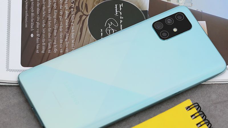 Trên tay Samsung Galaxy A71 – smartphone 4 camera “chất” liệu đã hút k ...
