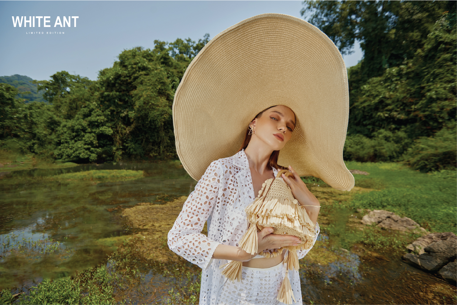 #CAMPAIGN 퐖퐄퐄퐃퐒 퐒퐇퐀퐃퐎퐖퐒 퐑퐄퐒퐎퐑퐓 ‘ퟐퟐ 퐂퐎퐋퐋퐄퐂퐓 – WHITE ANT