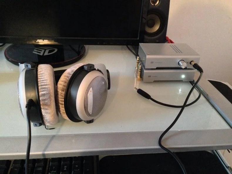 Chơi game nên chọn loa hay tai nghe? – nShop - Game & Hobby