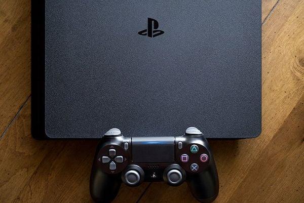 NÊN MUA MÁY PS4 CHÍNH HÃNG HAY XÁCH TAY? – nShop - Game & Hobby