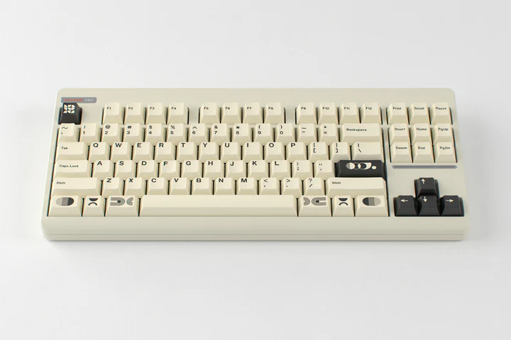 GMK CYL Crème Keyboard