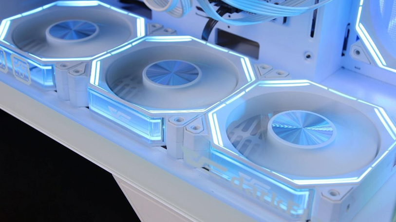 Ra mắt DarkFlash DY470 ATX: case PC hướng tới “dân độ máy tính”