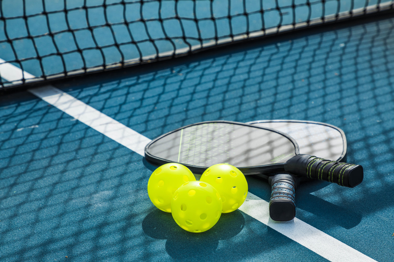 Bóng Pickleball có gì đặc biệt? Có bao nhiêu bóng Pickleball hiện nay ...
