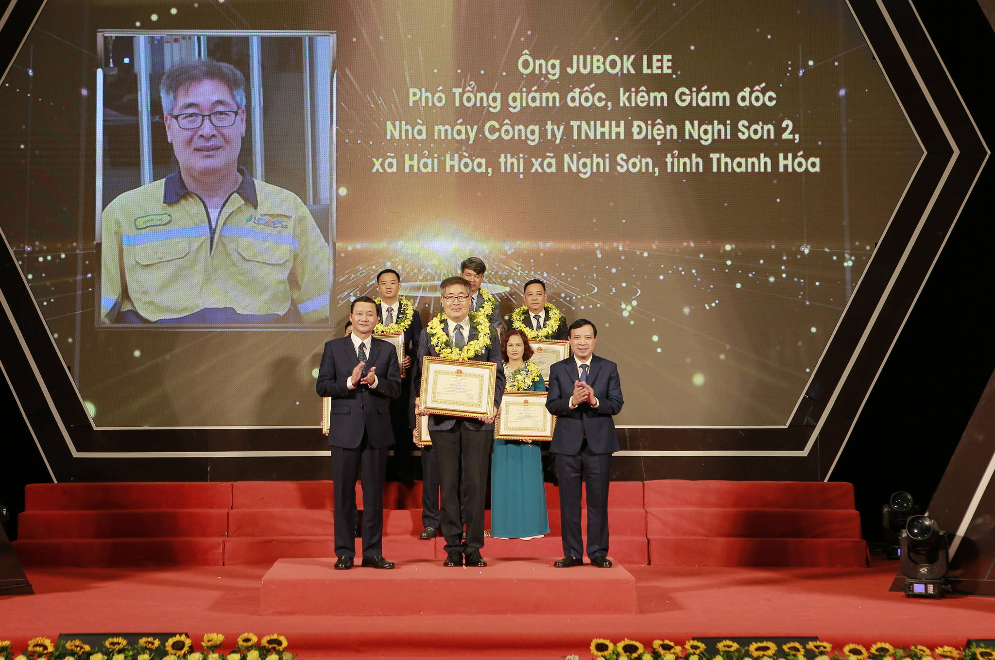 EVP of NS2PC was honored as Outstanding Entrepreneur of 2022 – CÔNG TY ...