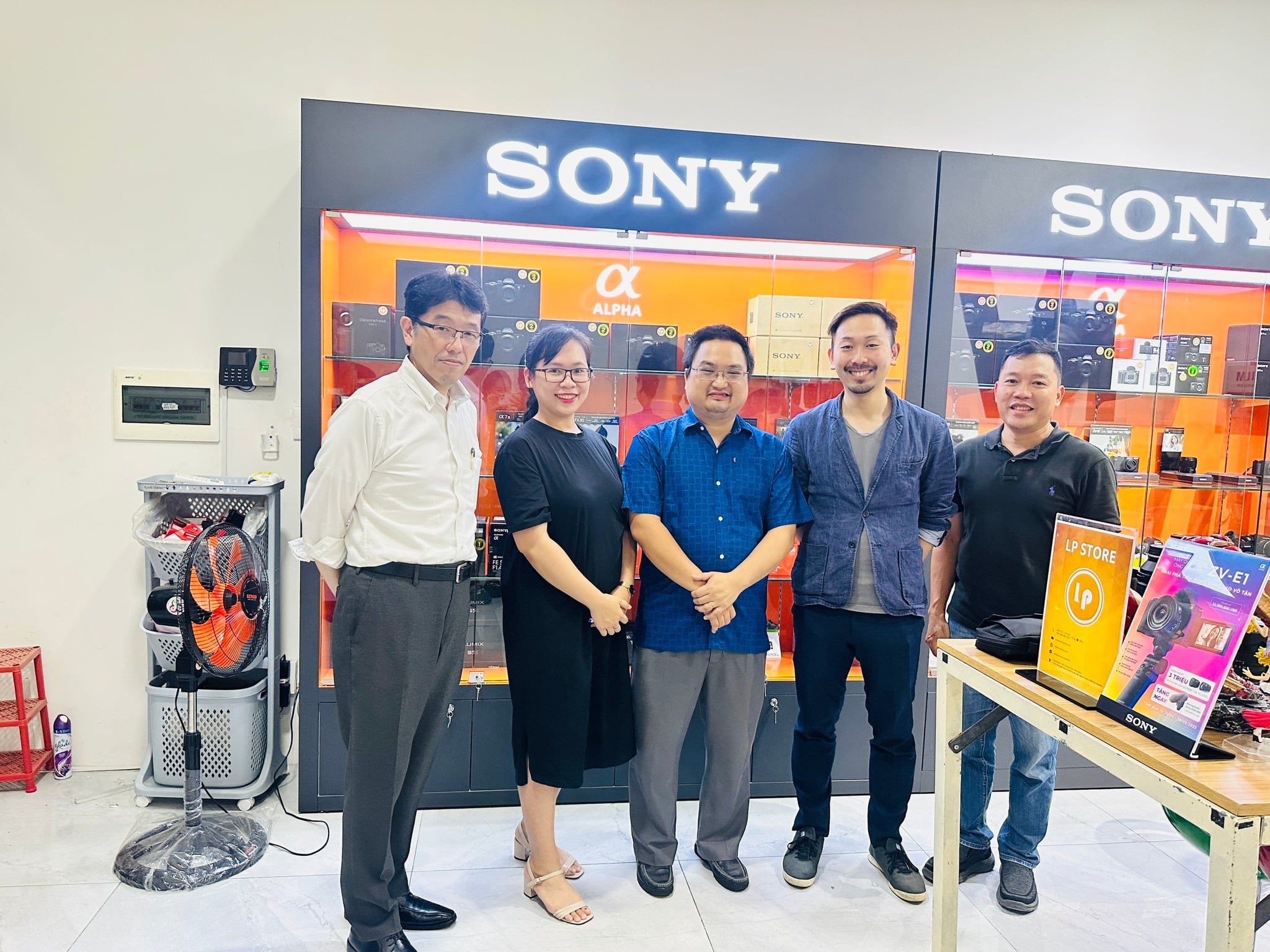 LP Store tiếp đoàn lãnh đạo Tamron sang thăm và làm việc tại Vietnam ...