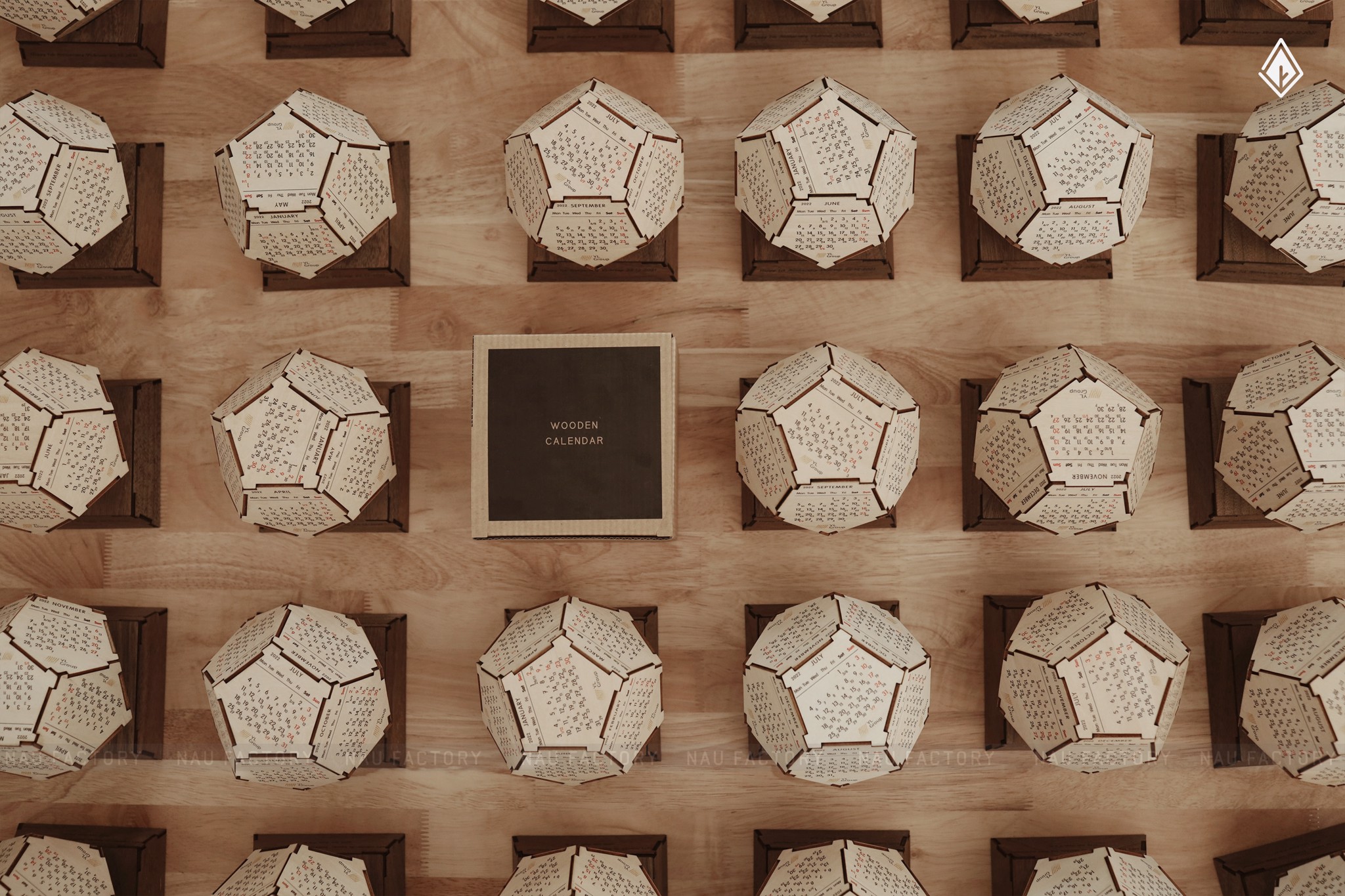 LỊCH GỖ ĐA GIÁC ĐỂ BÀN - YL GROUP – NAU FACTORY