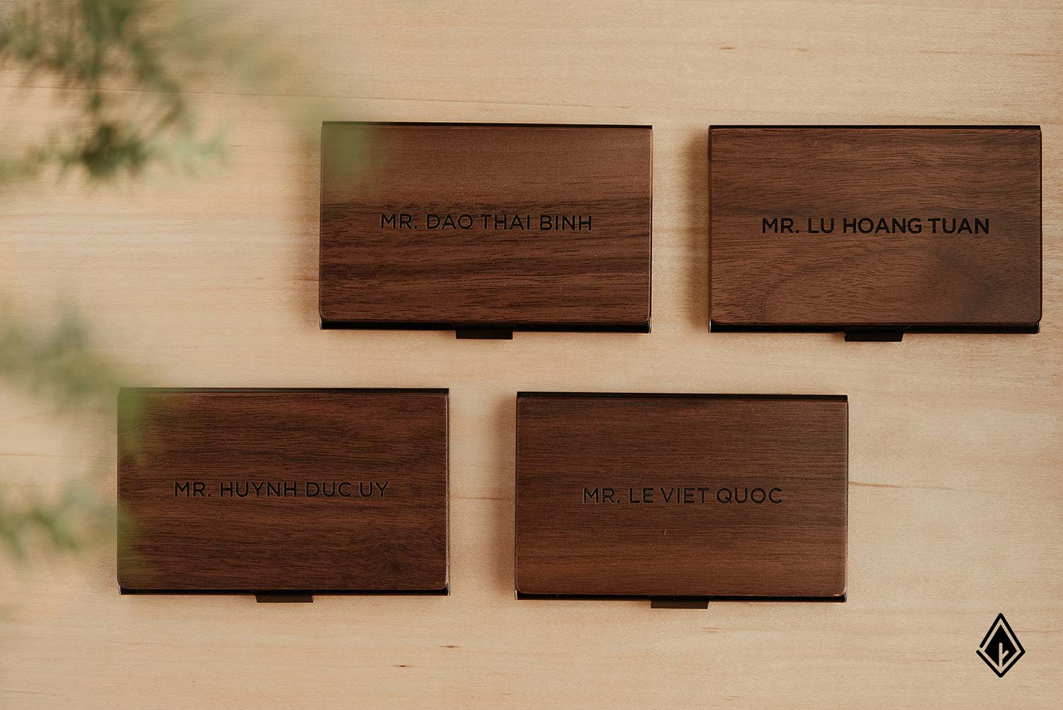 Hộp đựng name card khắc tên theo yêu cầu – NAU FACTORY