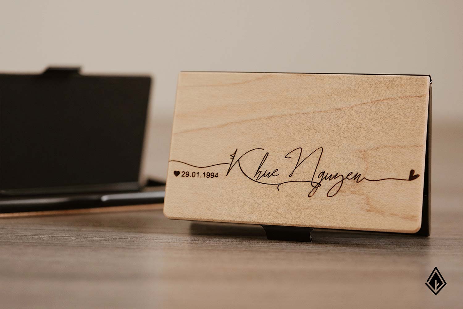 Hộp đựng name card khắc tên theo yêu cầu – NAU FACTORY