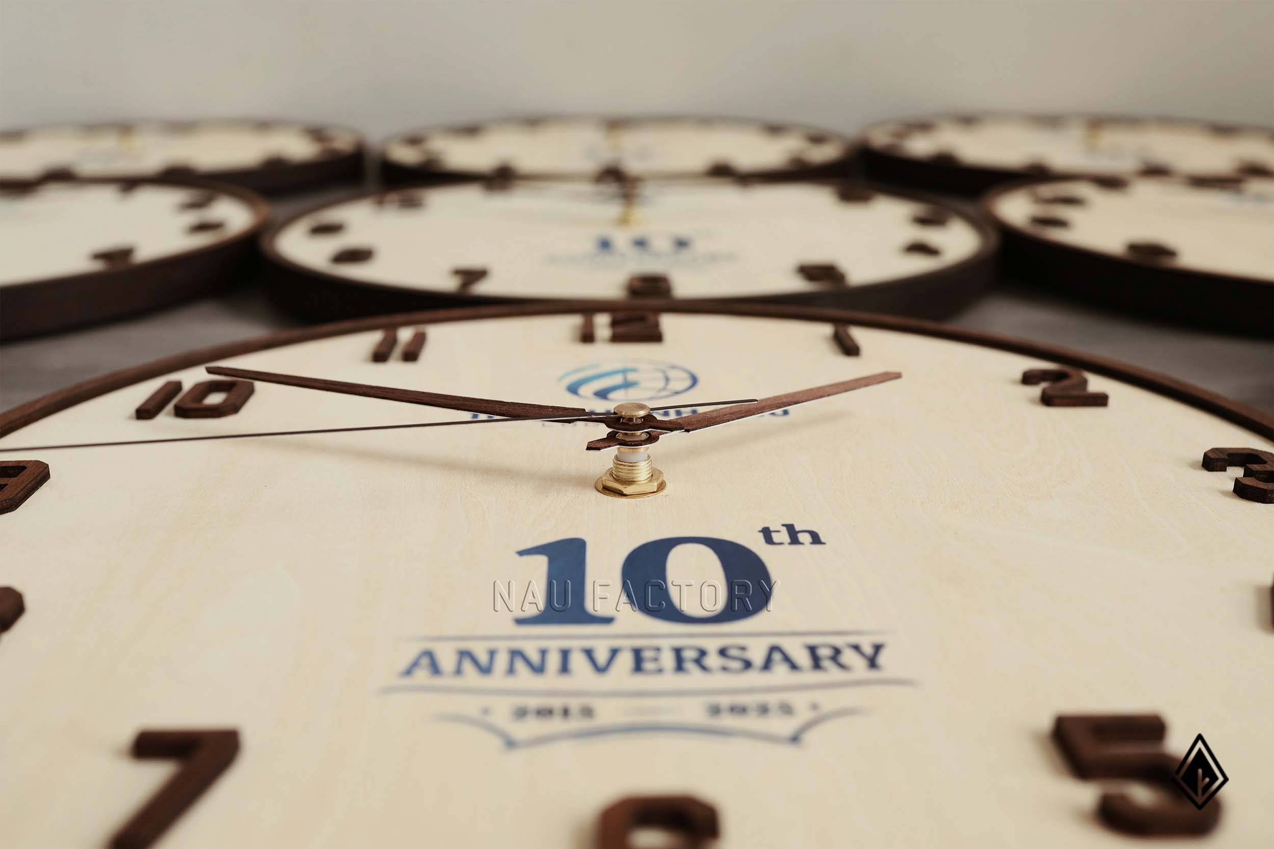 Đồng hồ thuần gỗ Maple - Món quà kỷ niệm 10 năm mang dấu ấn bền vững ...