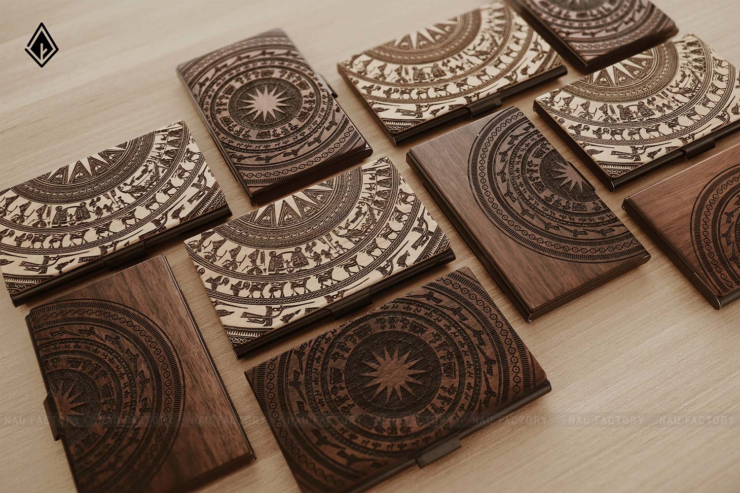 Hộp đựng name card khắc tên theo yêu cầu – NAU FACTORY