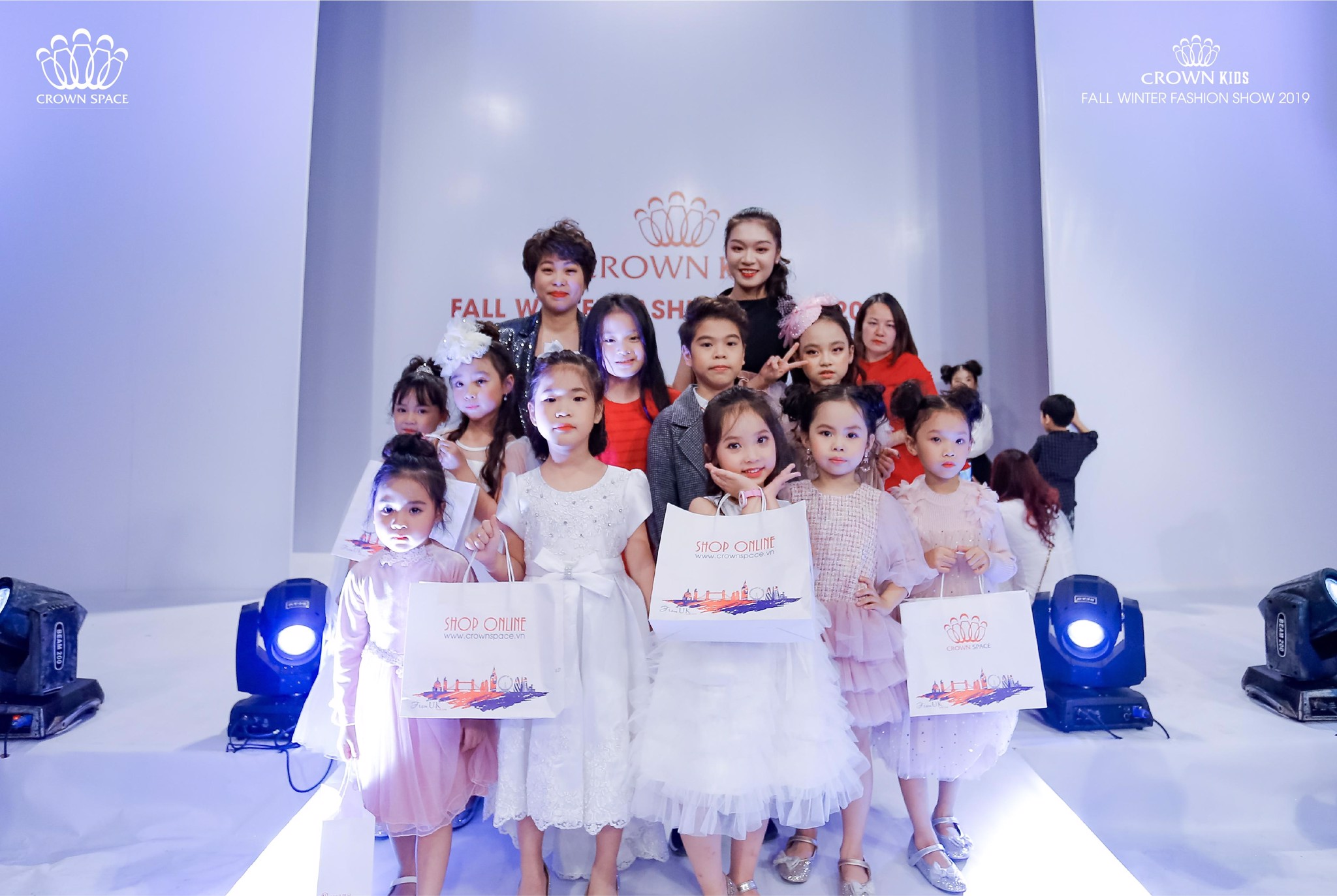 HƠN 40 MẪU NHÍ TỎA SÁNG TRONG SHOW DIỄN "CROWN KIDS FALL WINTER FASHIO ...