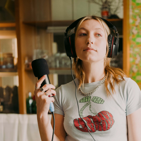 Bộ thu âm mini tại nhà Focusrite Scarlett Solo Studio Pack 4rd (Gen ...