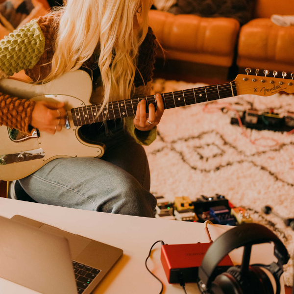 Bộ thu âm mini tại nhà Focusrite Scarlett Solo Studio Pack 4rd (Gen ...