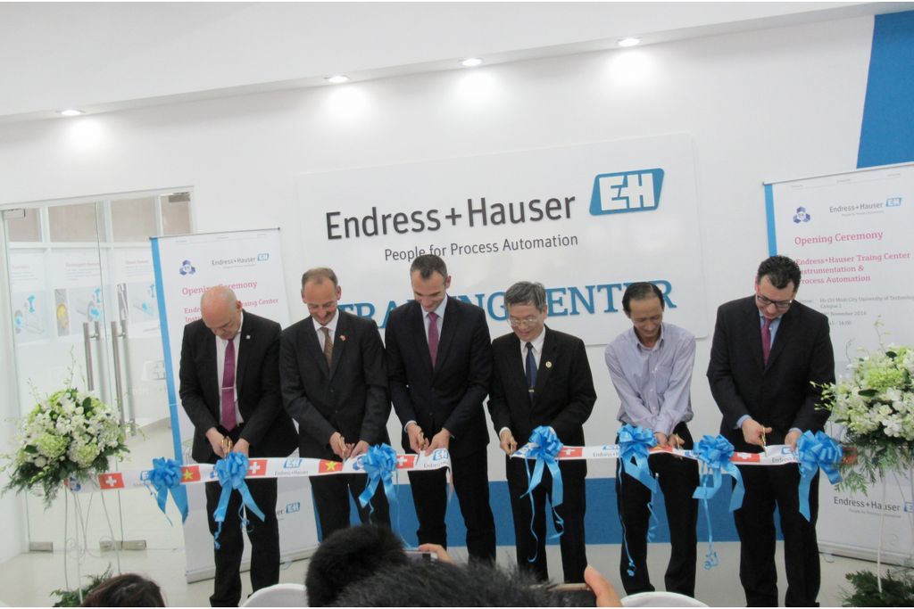 ENDRESS+HAUSER INAUGURATES A TRAINING CENTER IN BACH KHOA UNIVERSITY ...
