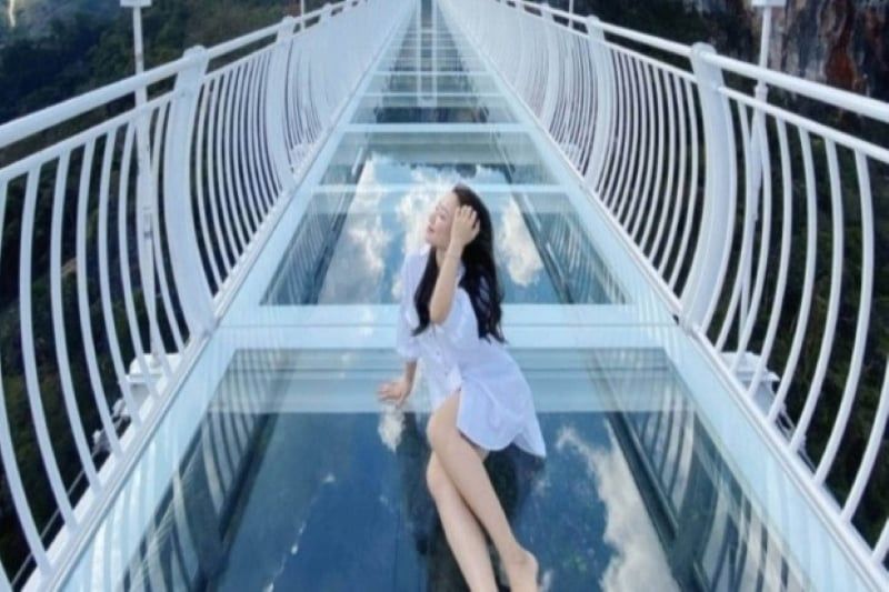 Vietnam's Bach Long Recognised By Guinness As World's Longest Glass Br ...