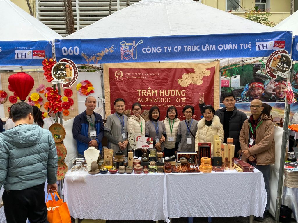 Liên hoan Ẩm thực Quốc tế: Khi mùi hương chạm đến trái tim – Trầm Tuệ