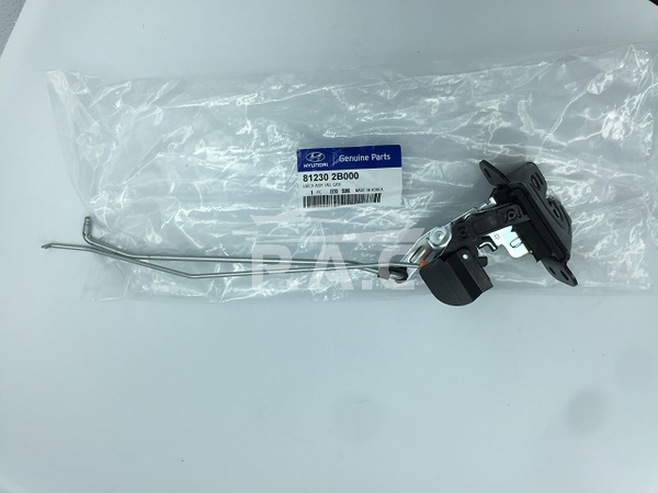 CƠ CẤU KHOÁ CỬA HẬU - 812302B000 – Phụ tùng oto chính hãng PAC Vietnam