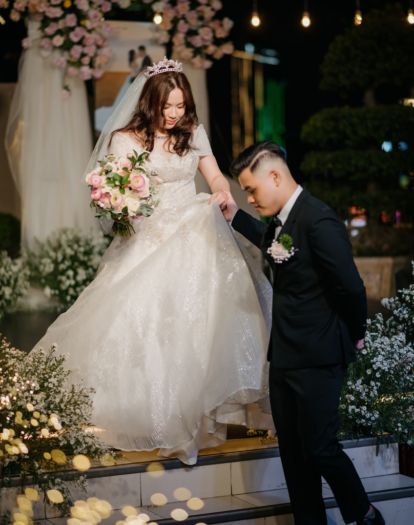 Váy đi bàn cô dâu, chọn sao cho phù hợp?