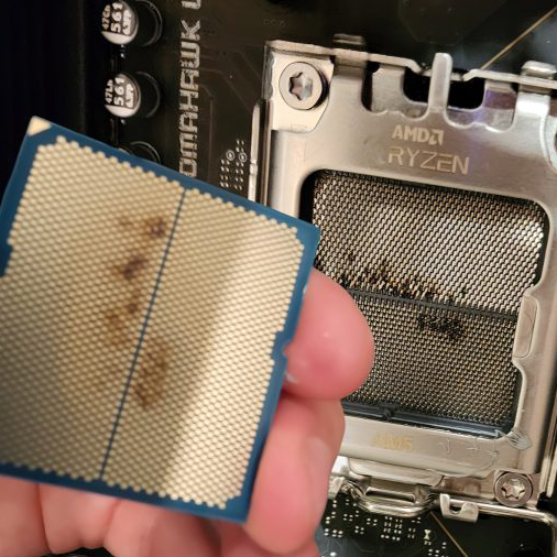 CPU AMD Ryzen 7 9800X3D và socket AM5 bị cháy, gây hư hỏng nghiêm trọn ...
