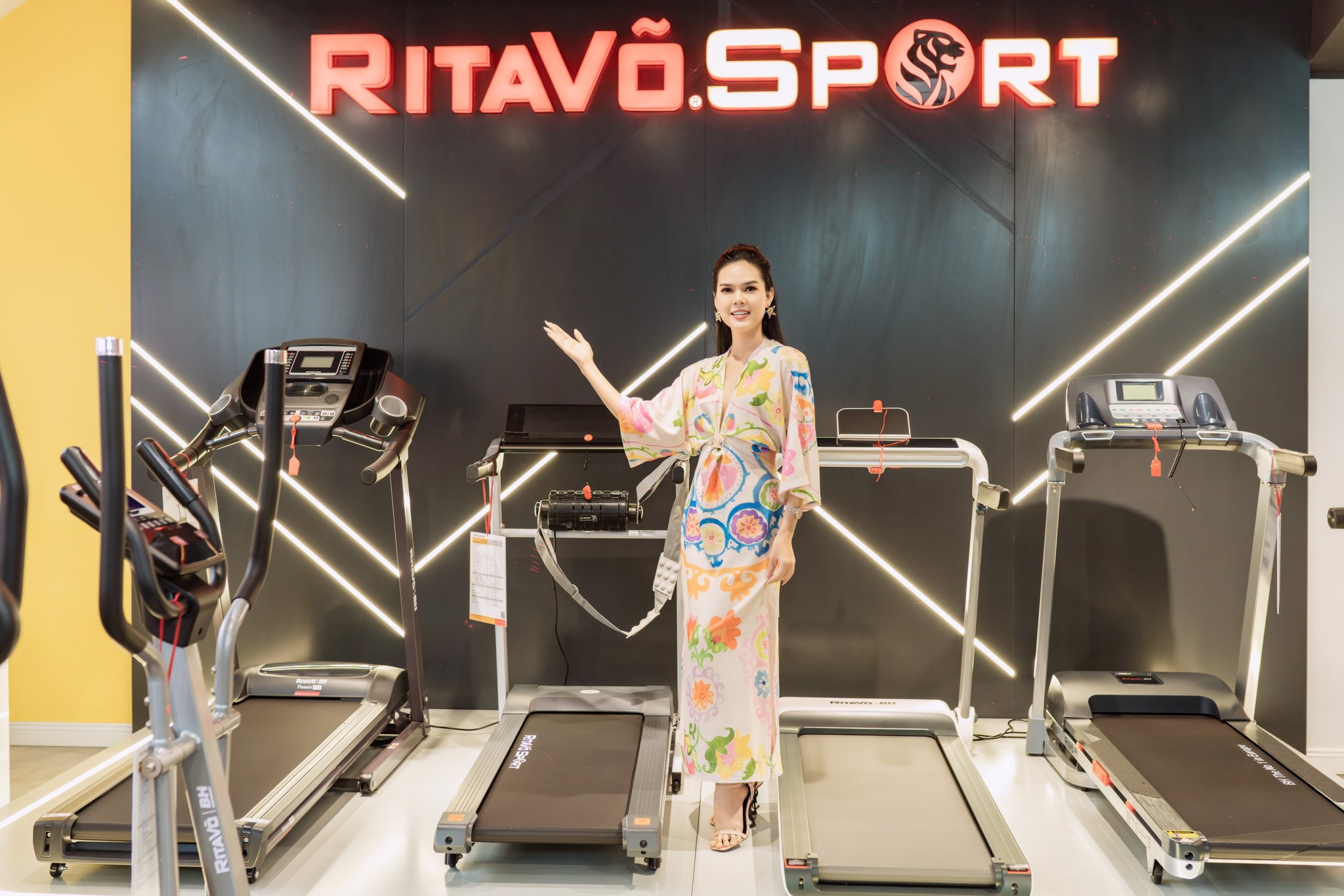 Showroom Rita Võ Muanhanhvatlieuxaydung Hải Phòng