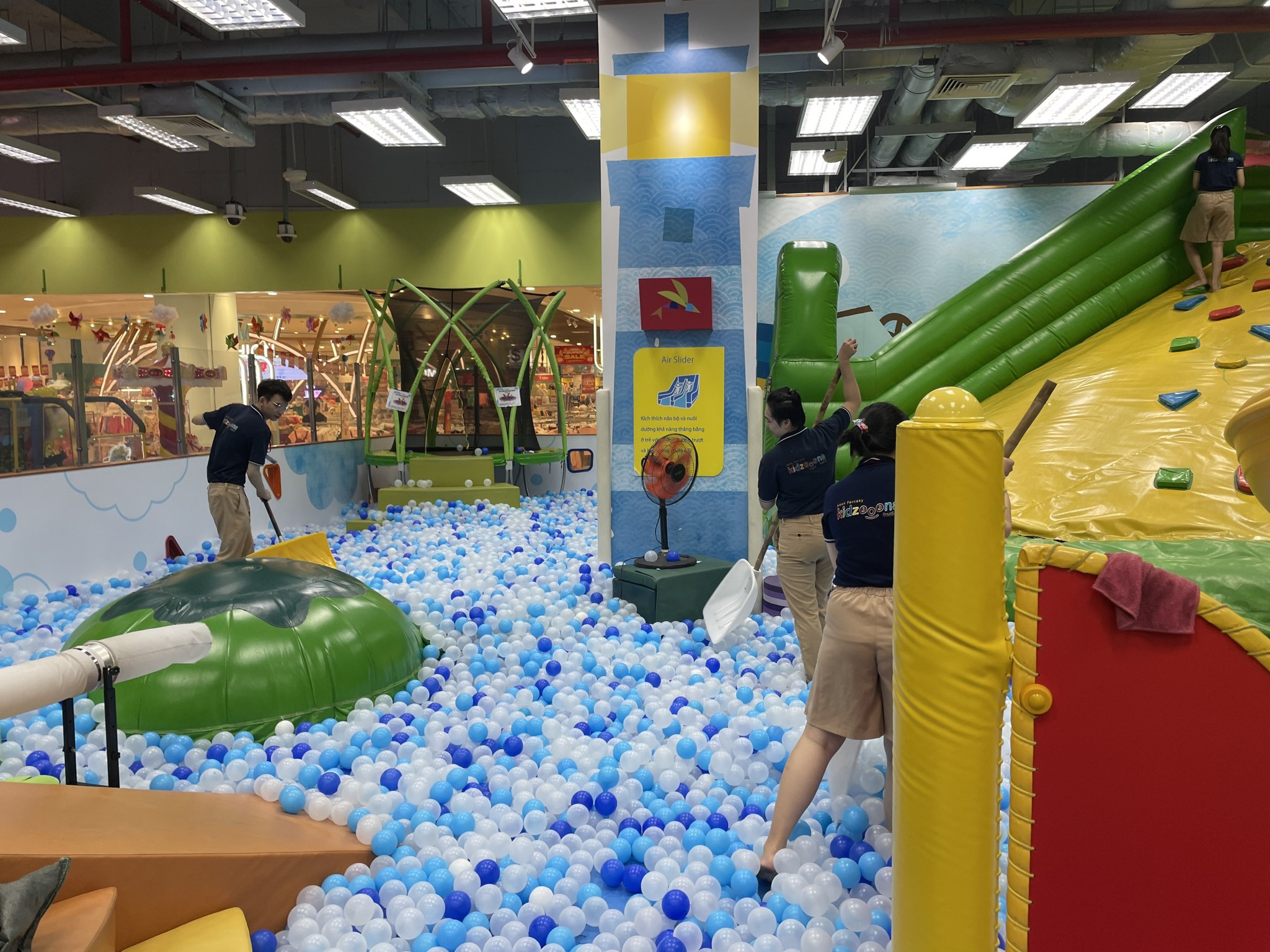 CẦN GÌ ĐẾN TẾT, VÌ MỖI NGÀY KIDZOOONA ĐỀU LAU DỌN – aeonfantasy