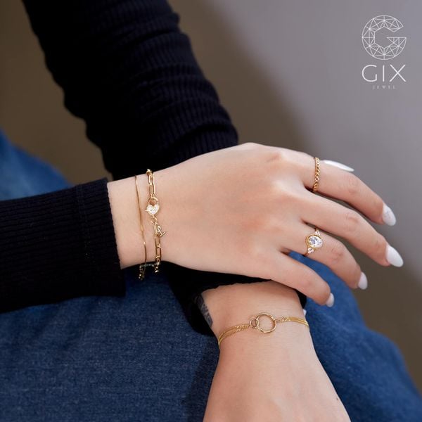 Có Nên Đeo Vòng 2 Tay Không? [4 Cách Phối Vòng & Lời Khuyên Hay 2025 ...