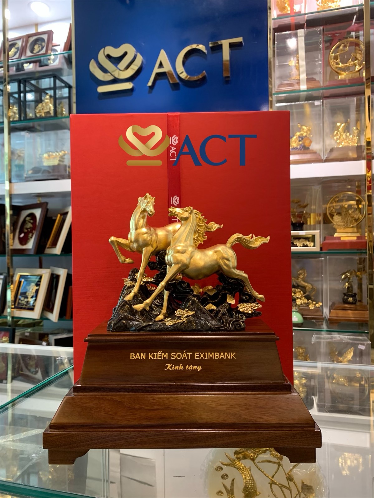 Gợi ý 10 quà tặng mừng nhà mới độc đáo nhất 2024 - ACT GOLD