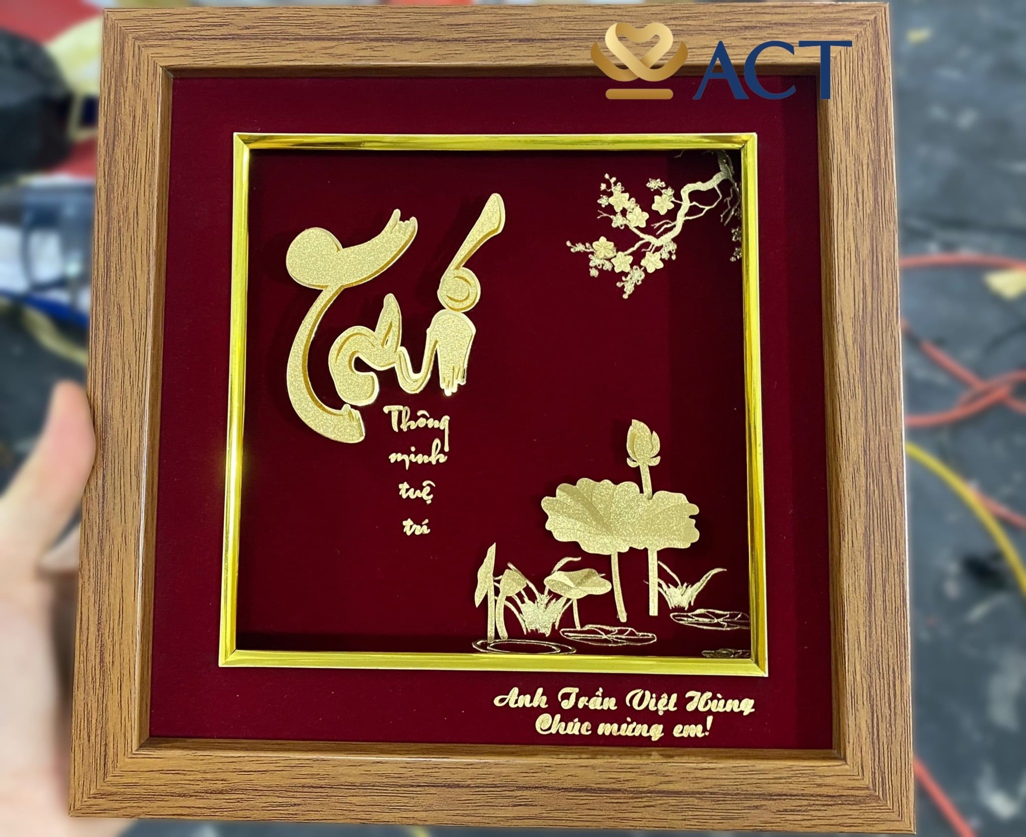 Ý nghĩa phong thủy tranh thư pháp chữ Trí dát vàng 24k - ACT GOLD