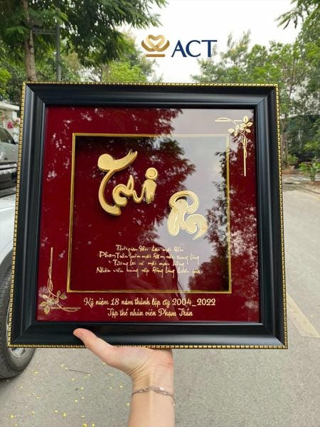 Tranh thư pháp chữ Tri Ân dát vàng – Món quà ý nghĩa - ACT GOLD