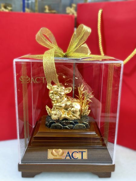 Tượng Heo Tài Lộc Dát Vàng 24K - Biểu Tượng Phong Thủy May Mắn và Tài ...