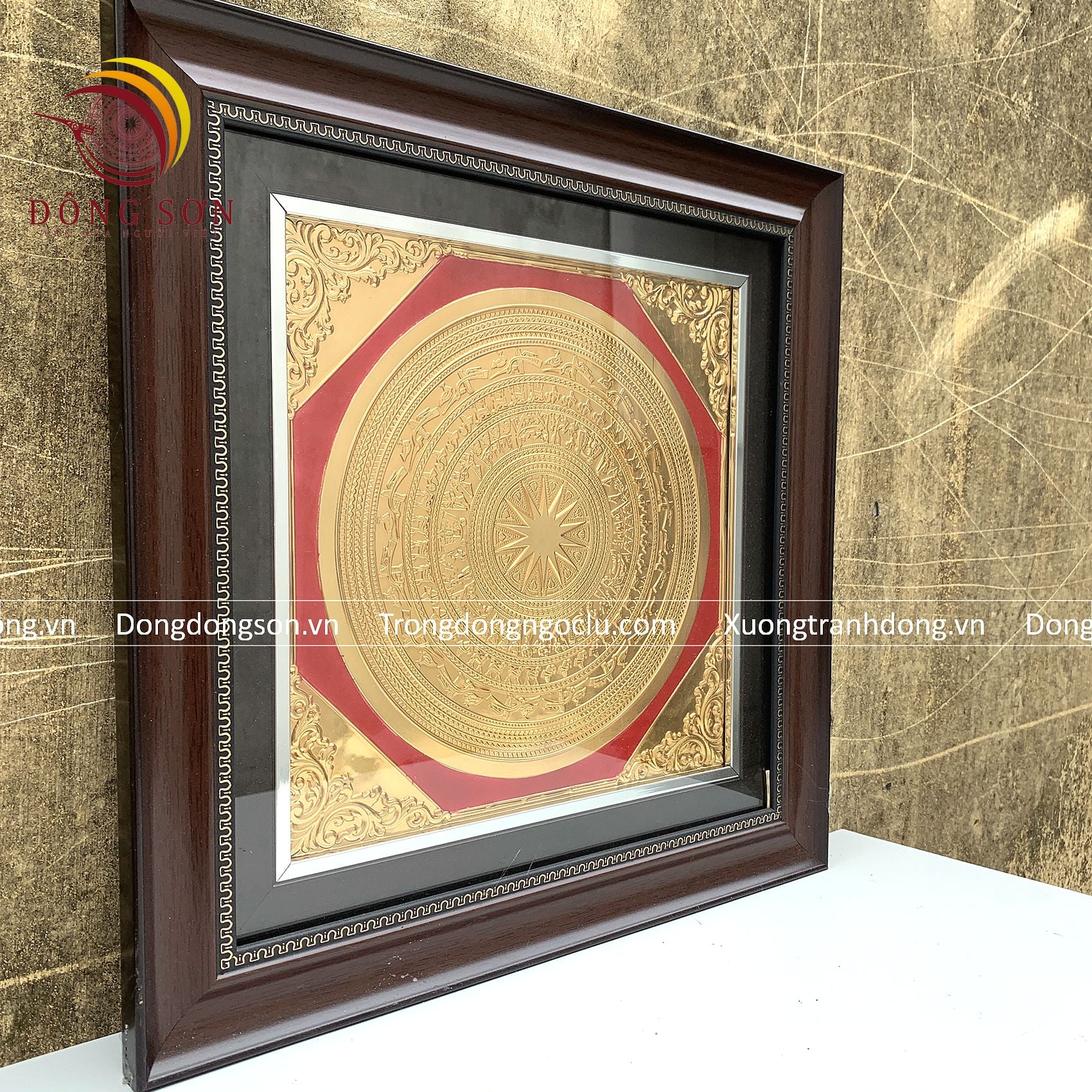 Tranh trống đồng vàng mạ vàng 24K nền đỏ kích thước 42x42cm - Tranh qu