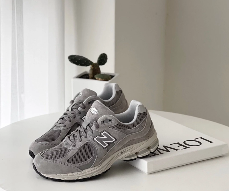 New Balance đã biến NB 2002 thành một hit không tưởng như thế nào – Hệ ...