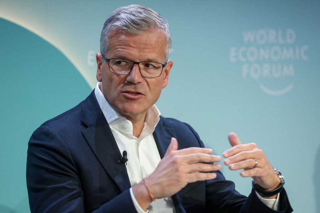 Container rates drop to unsustainable levels, Maersk CEO says. – Công ...