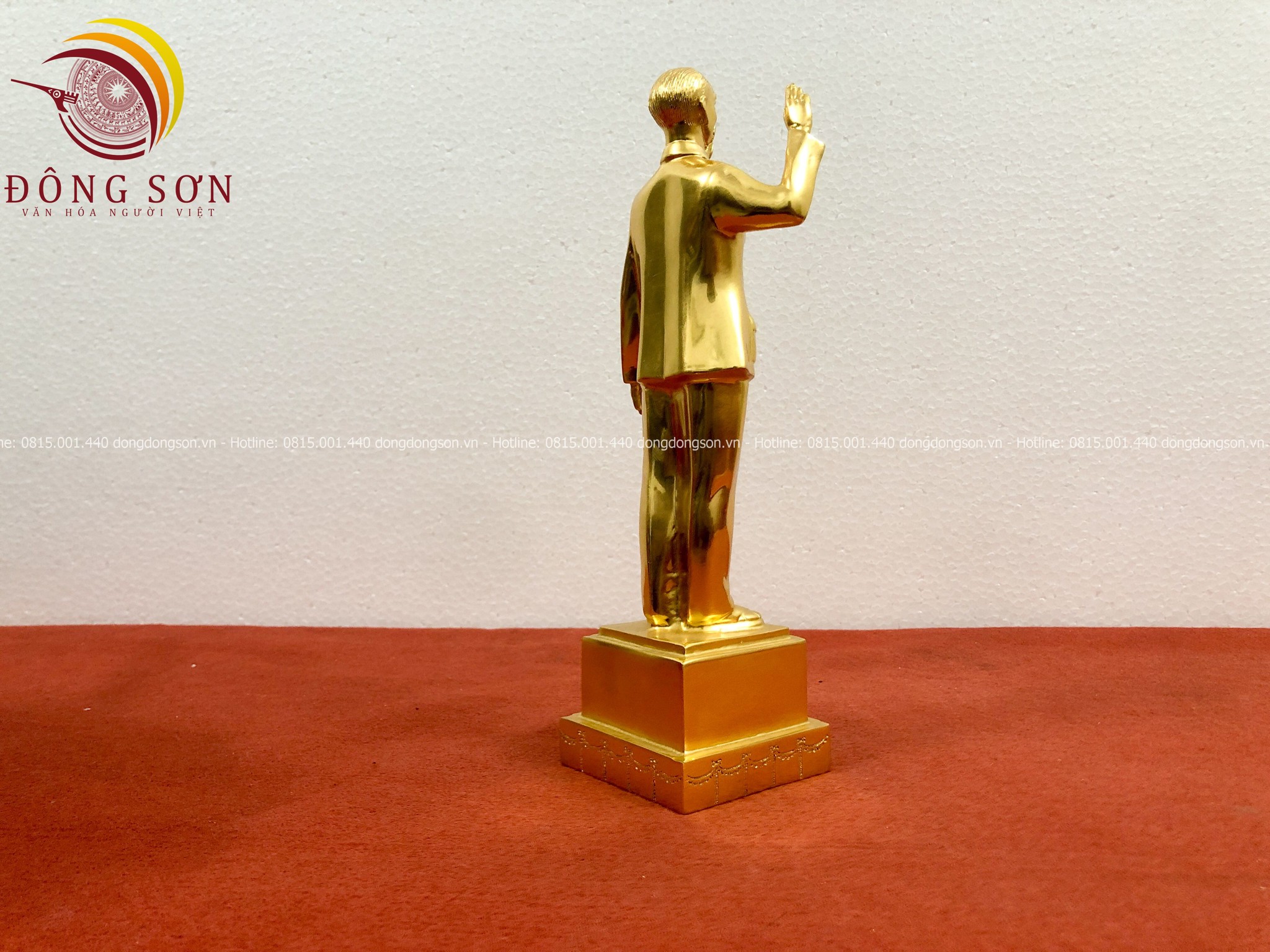 Tượng Bác Hồ đứng chào bằng đồng vàng dát vàng 24k cao 30cm TrốngĐồngNgọcLũ