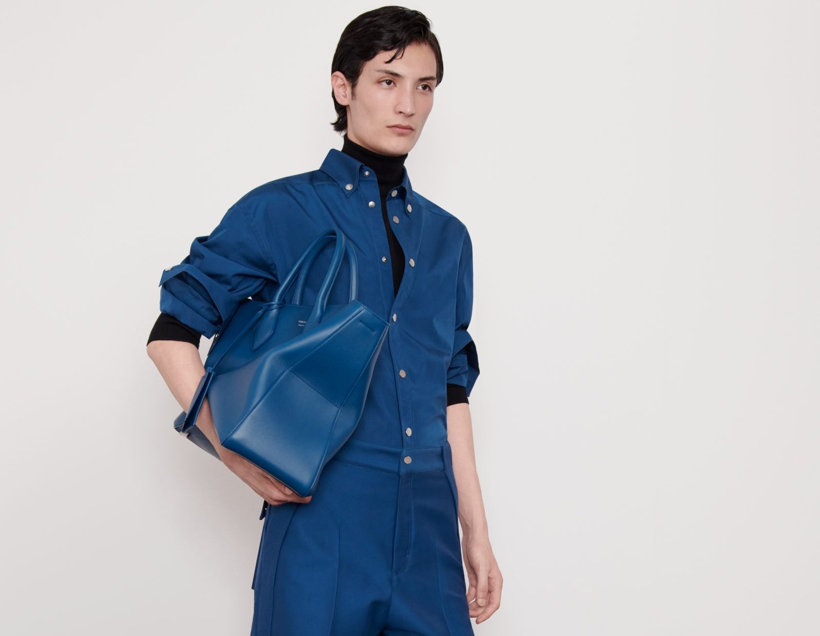 Ferragamo Pre-Spring 2025: Hành trình quyến rũ vượt thời gian – LUXITY