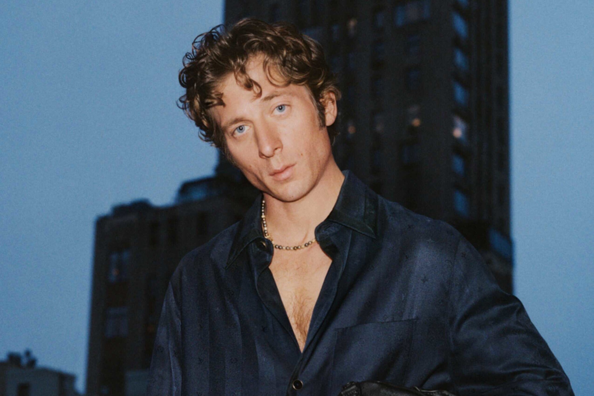 Jeremy Allen White chính thức trở thành đại sứ Louis Vuitton – LUXITY