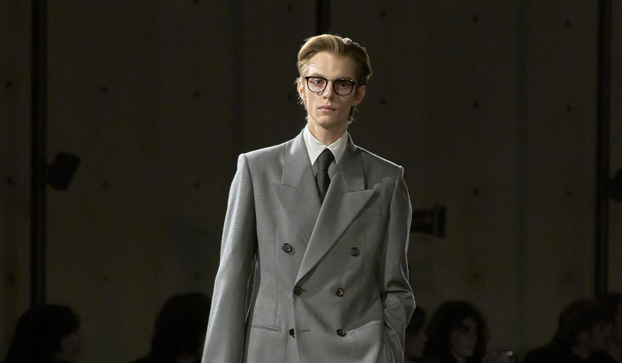 Saint Laurent Thu Đông 2024 Menswear: Sự Trở Lại Của Nghề May Cổ Điển ...